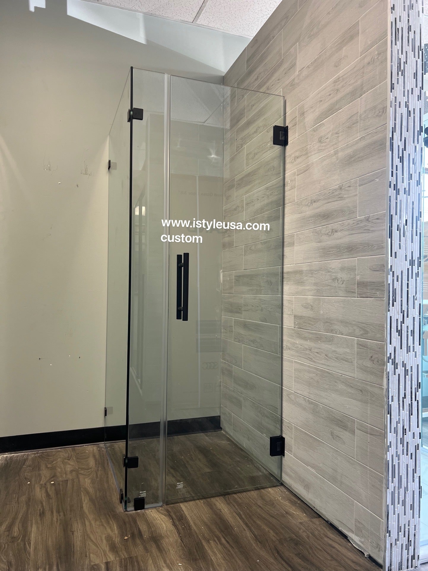 Miko's Hinges Shower Enclosure Matte Black