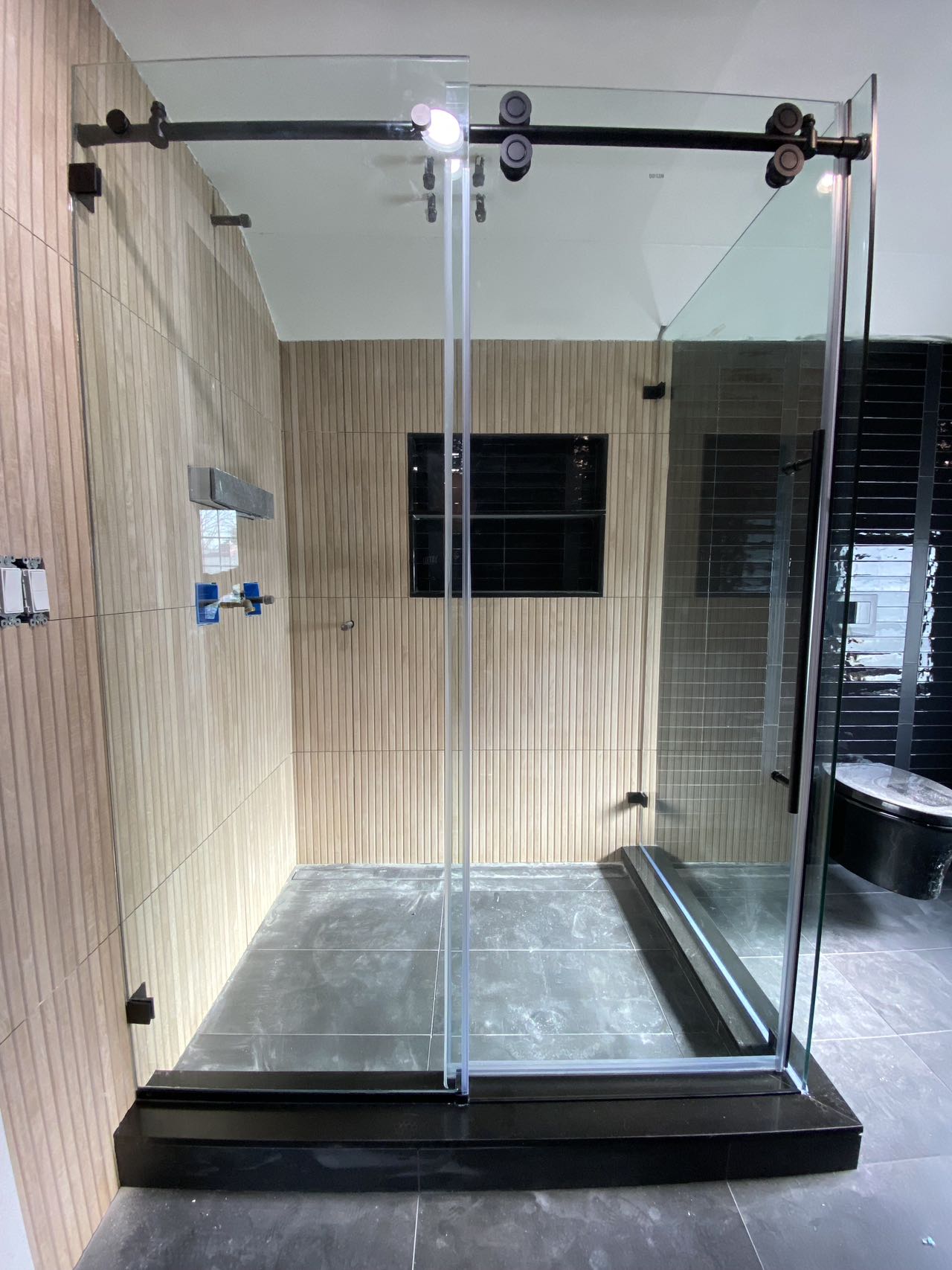 BH Frameless Single Sliding Shower Door with Return Panel {Matte Black